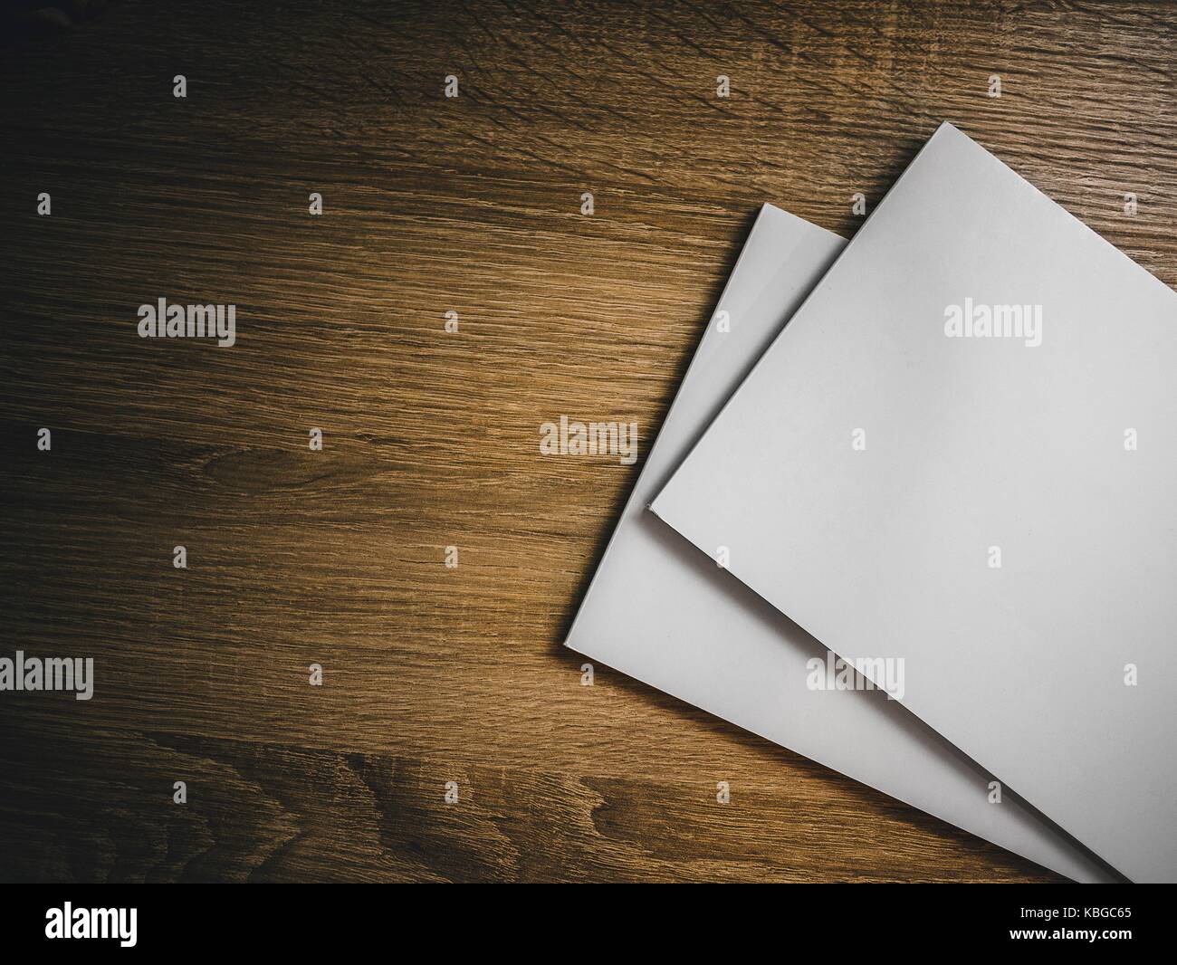 White papers hi-res stock photography and images - Alamy