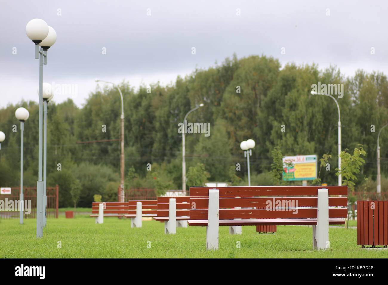 many bench in park Stock Photo - Alamy