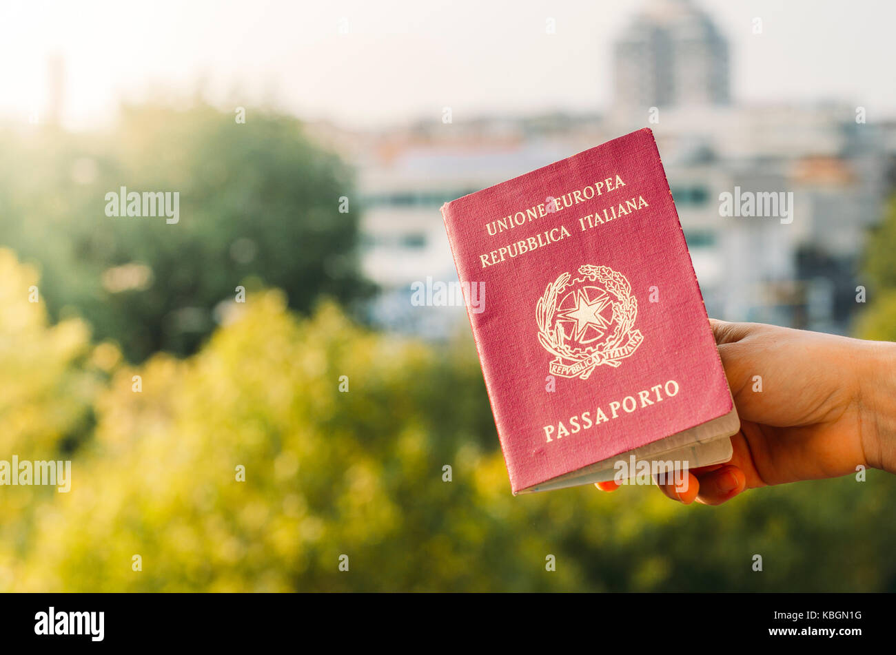 Passaporto italiano hi-res stock photography and images - Alamy