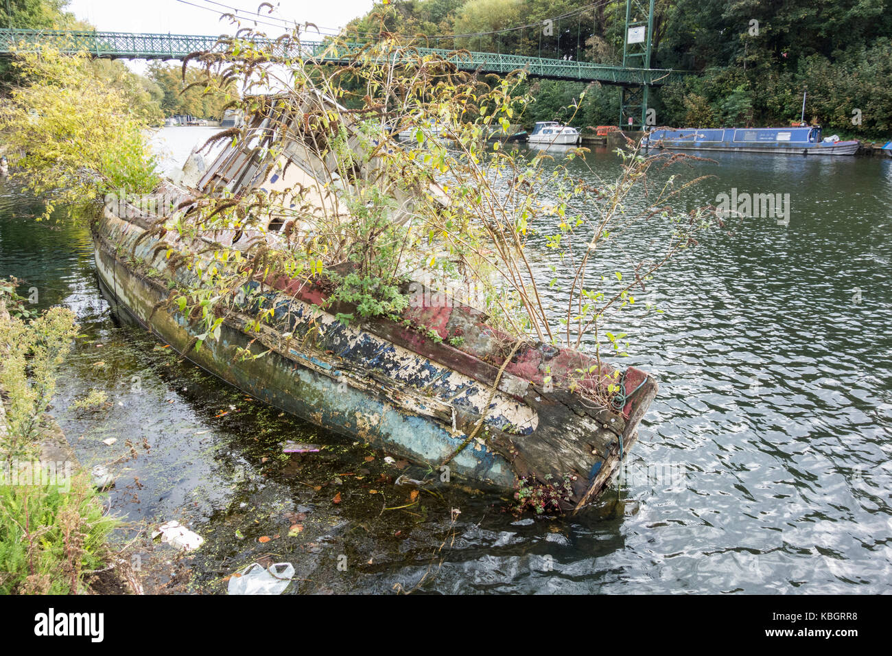 A sunken and decaying boat next to Port Hampton's Platts Eyot in ...