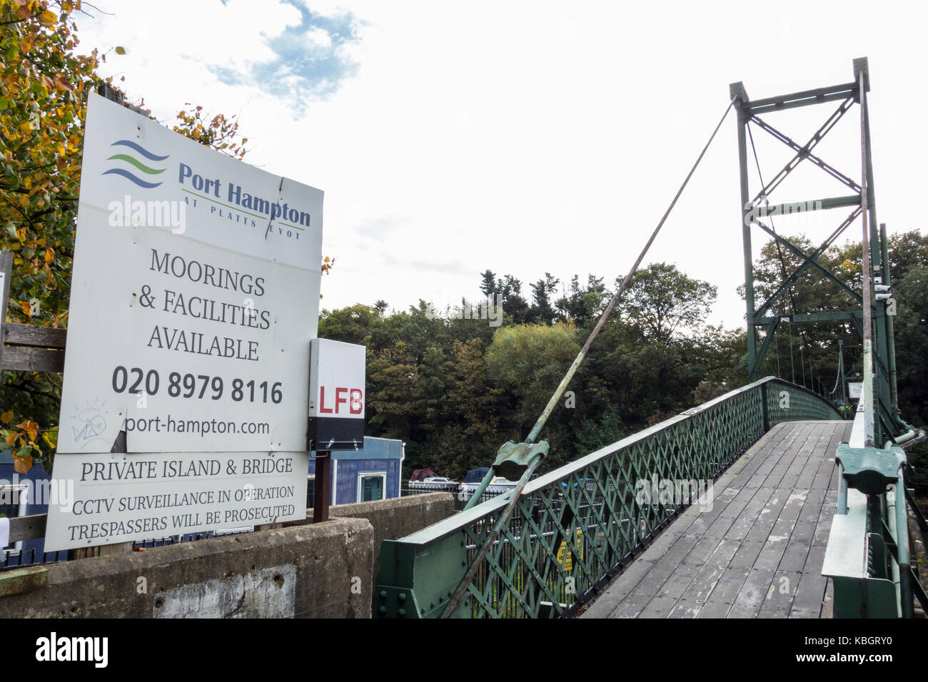 Hampton london hi-res stock photography and images - Alamy