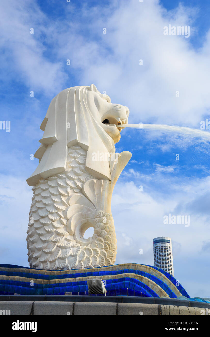 Merlion statue head lion body hi-res stock photography and images - Alamy