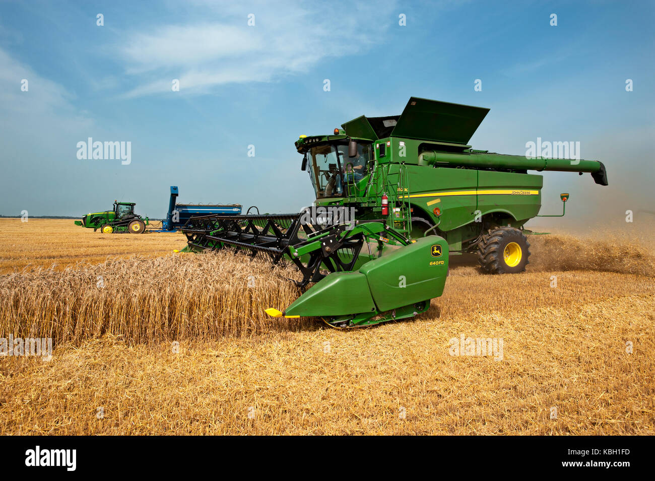 John Deere Combine Harvesting Wheat Best Combine Harvesters For