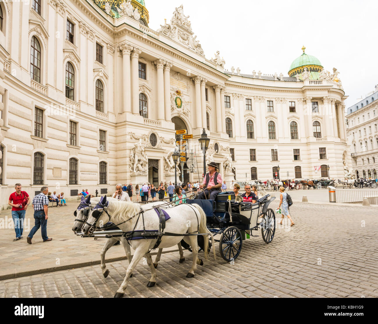 Fiacre fiaker horse drawn carriage hi-res stock photography and images ...
