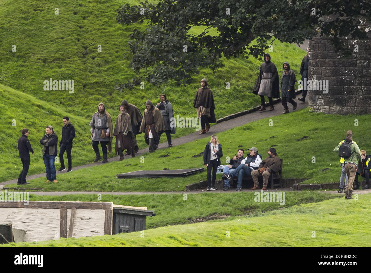 Plenty of extras in costume are seen at Linlithgow Palace as camera ...