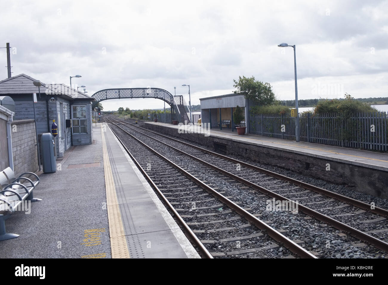Empty railway track at station Stock Photo - Alamy