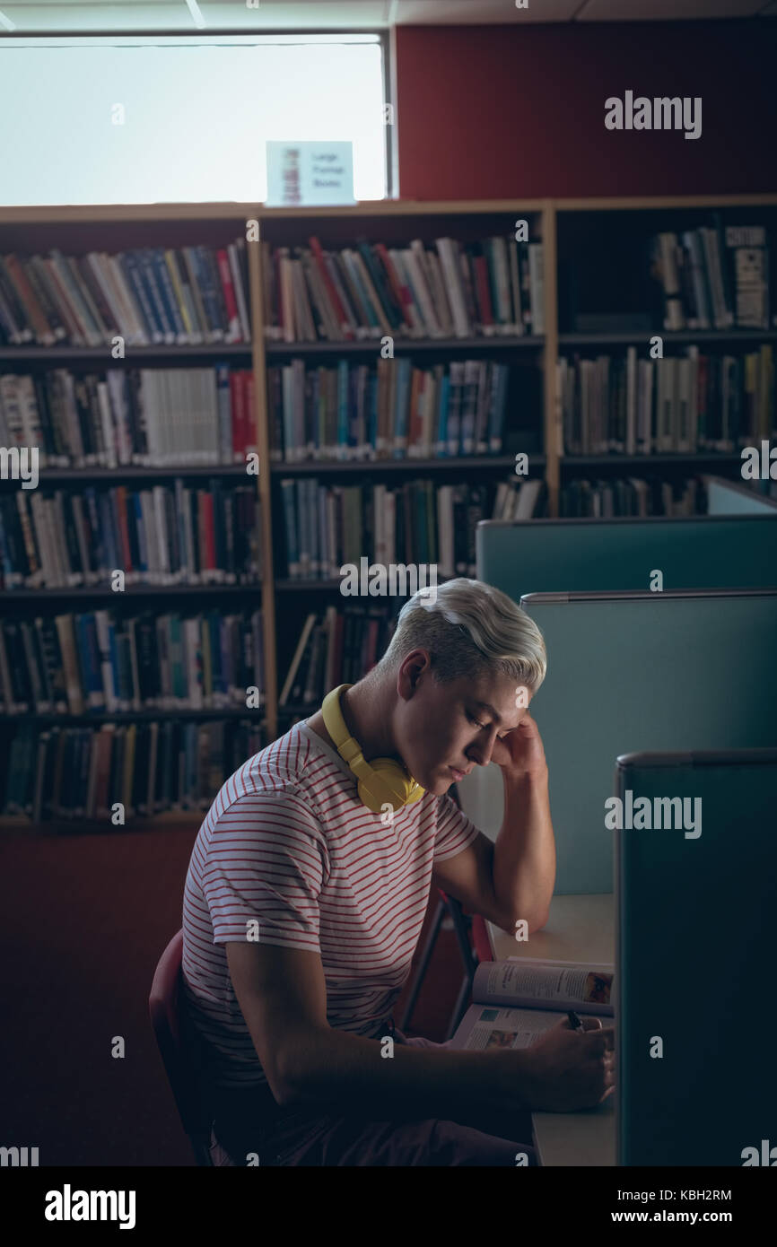 Adult section library hi-res stock photography and images - Alamy