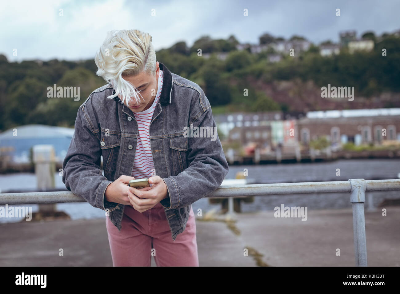 Man leaning on railing hi-res stock photography and images - Alamy