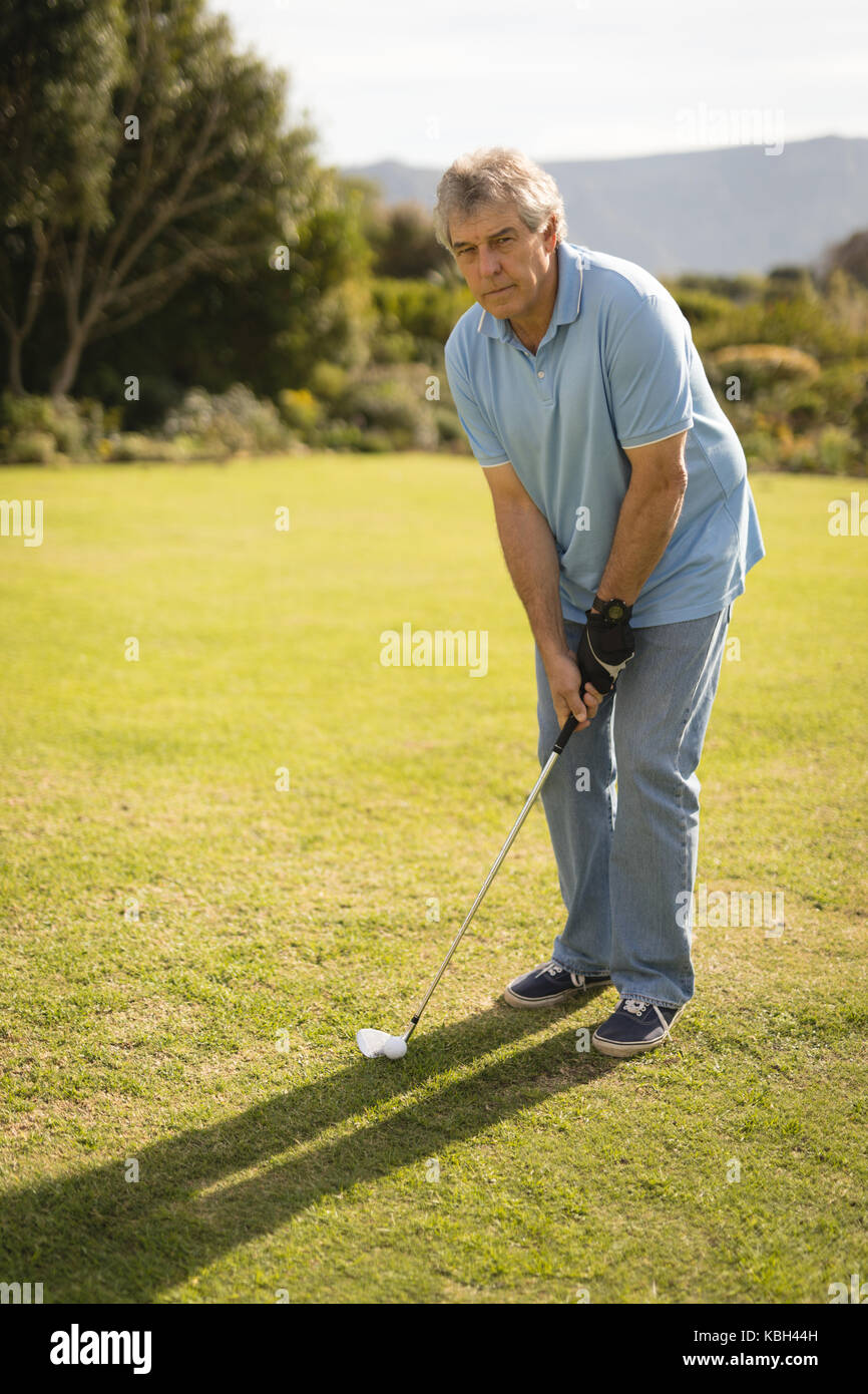Focused senior man playing golf in golf course Stock Photo - Alamy