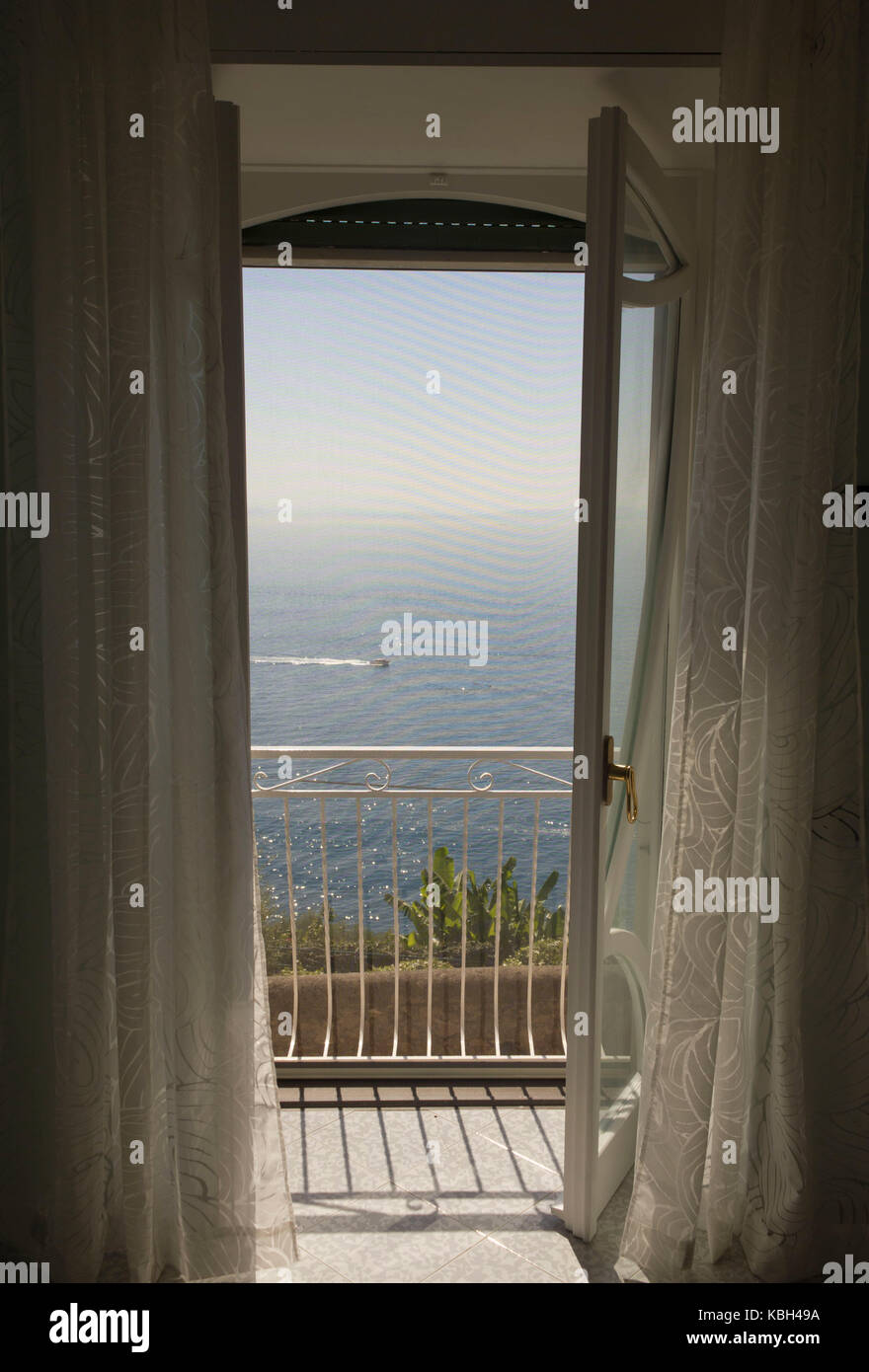 Windowscape hi-res stock photography and images - Alamy