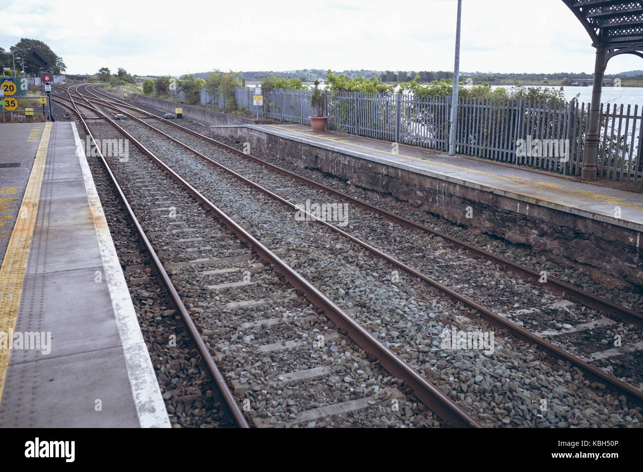 Empty railway track at station Stock Photo - Alamy
