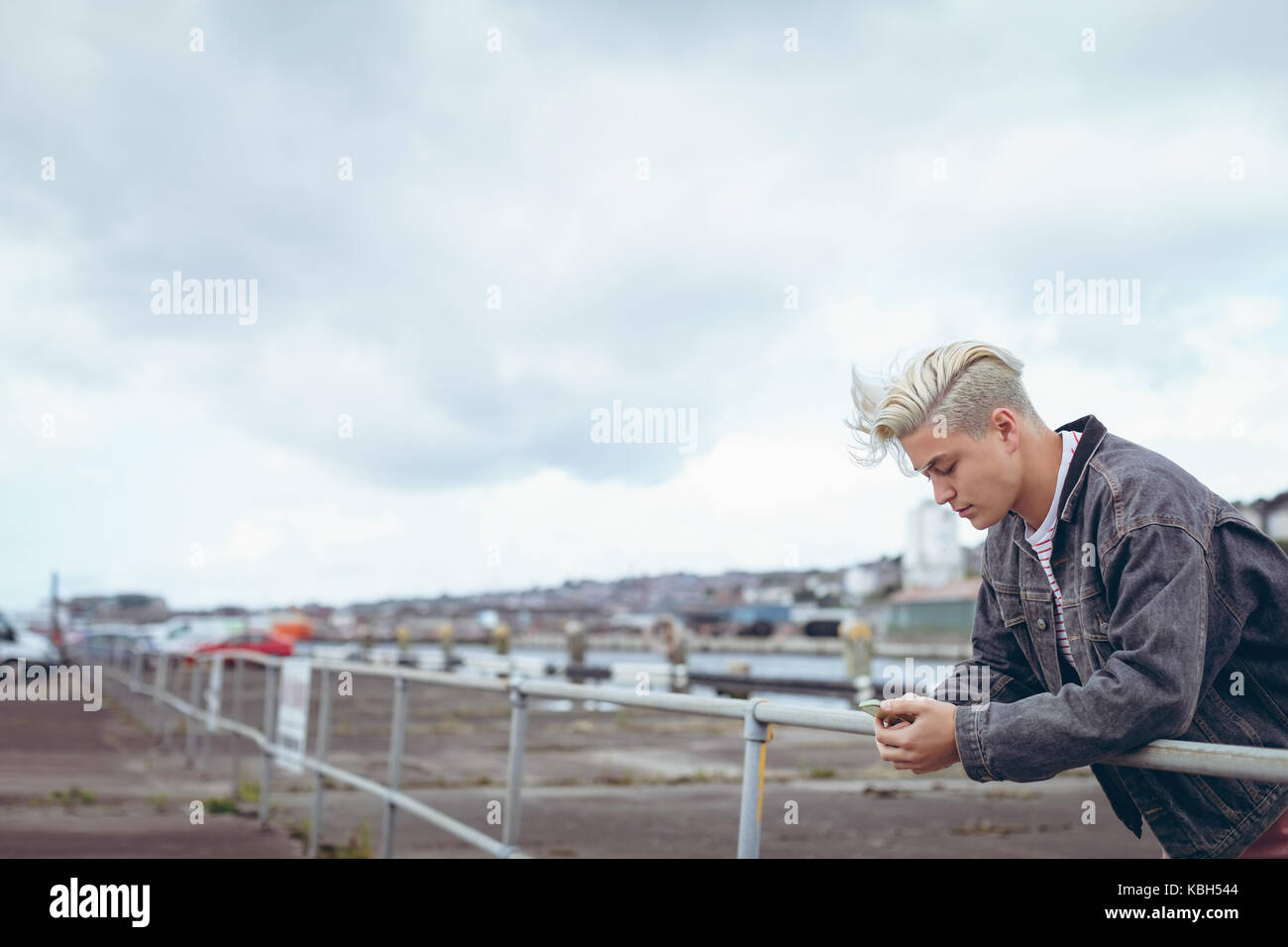 Man leaning on railing hi-res stock photography and images - Alamy