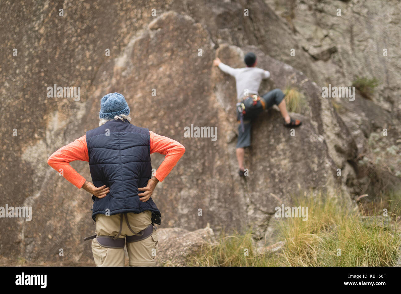 Looking up mountain climbing hi-res stock photography and images - Alamy