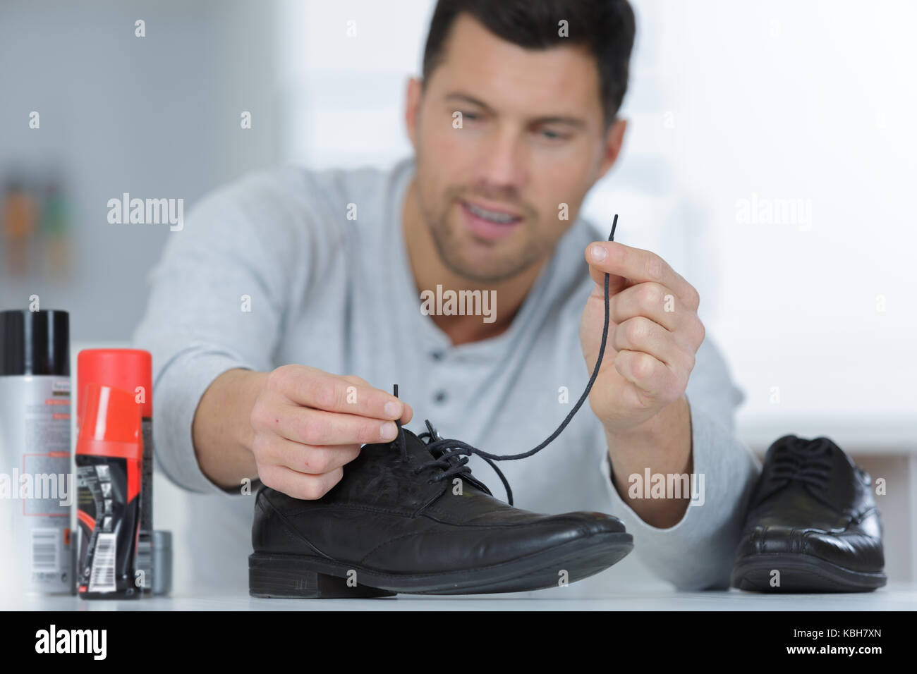 man threading shoelaces Stock Photo - Alamy