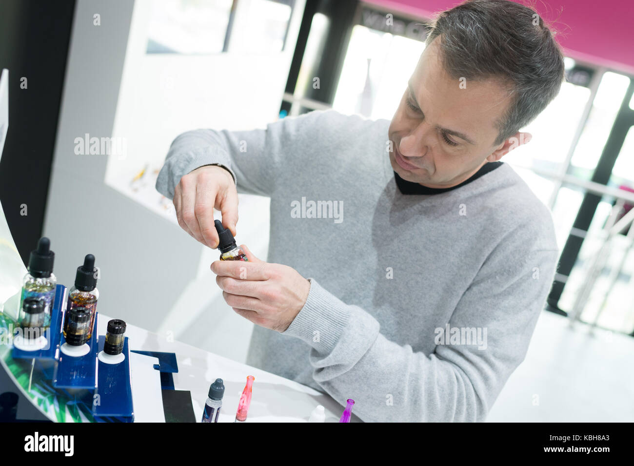 man in vaporizer shop Stock Photo - Alamy
