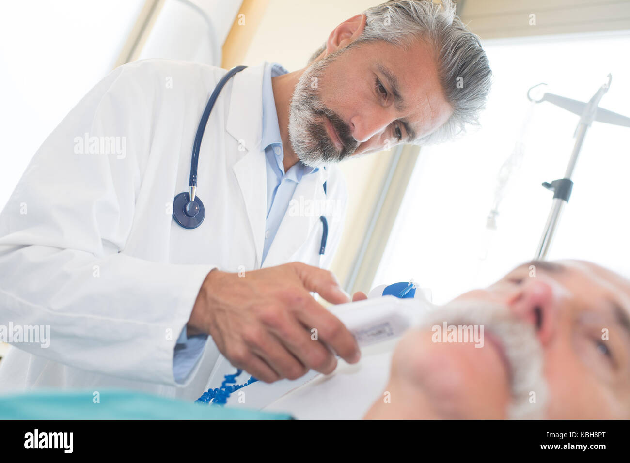 reading the patient's temperature Stock Photo - Alamy