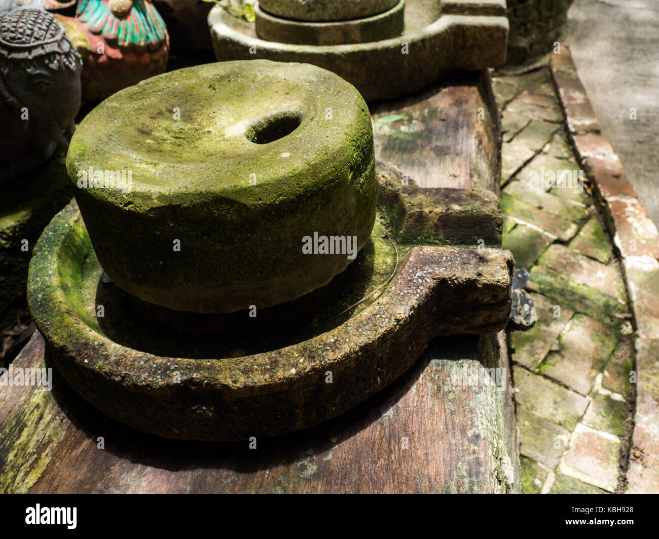 Hand millstones hi-res stock photography and images - Alamy
