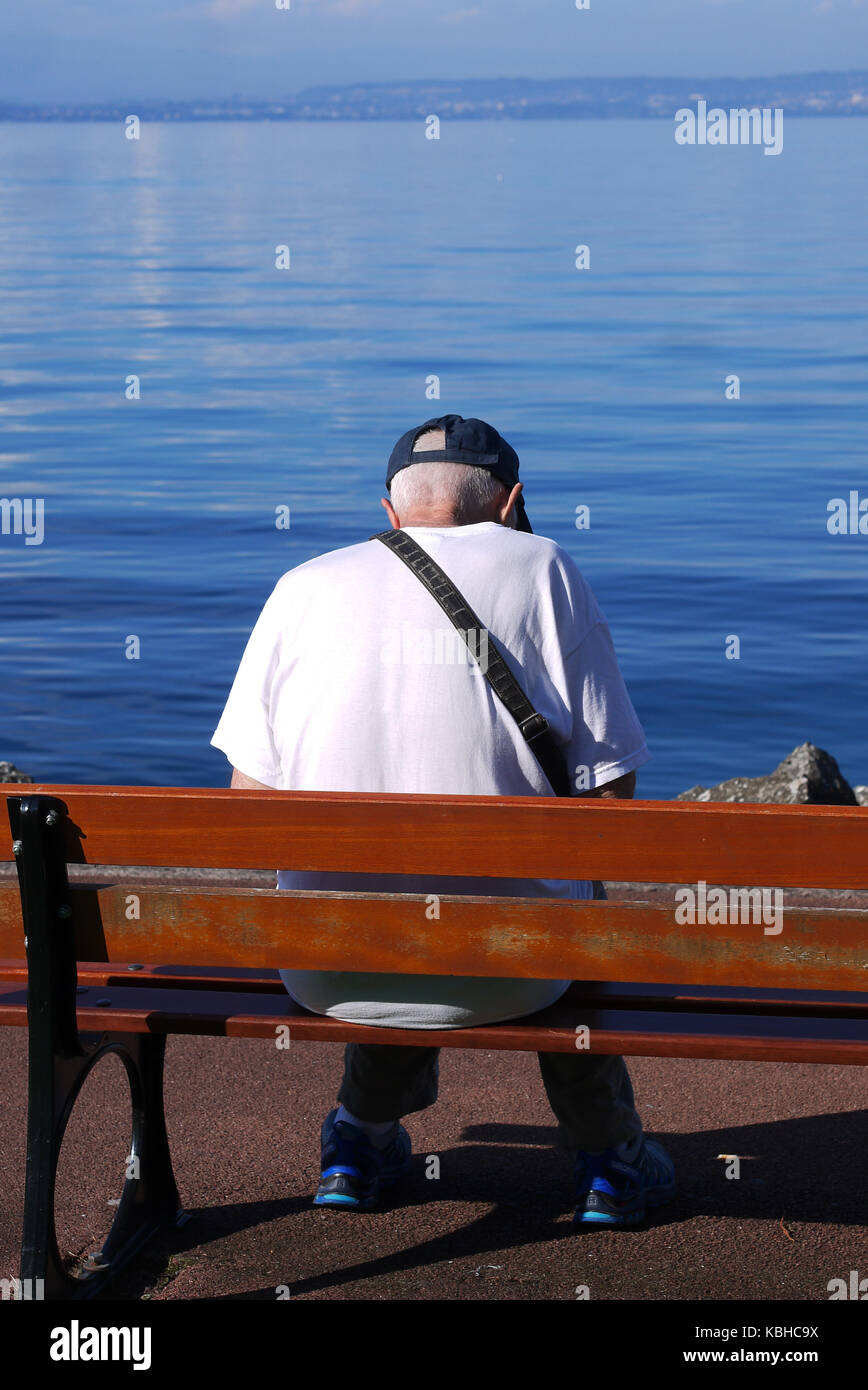 Bank sitting back hi-res stock photography and images - Alamy