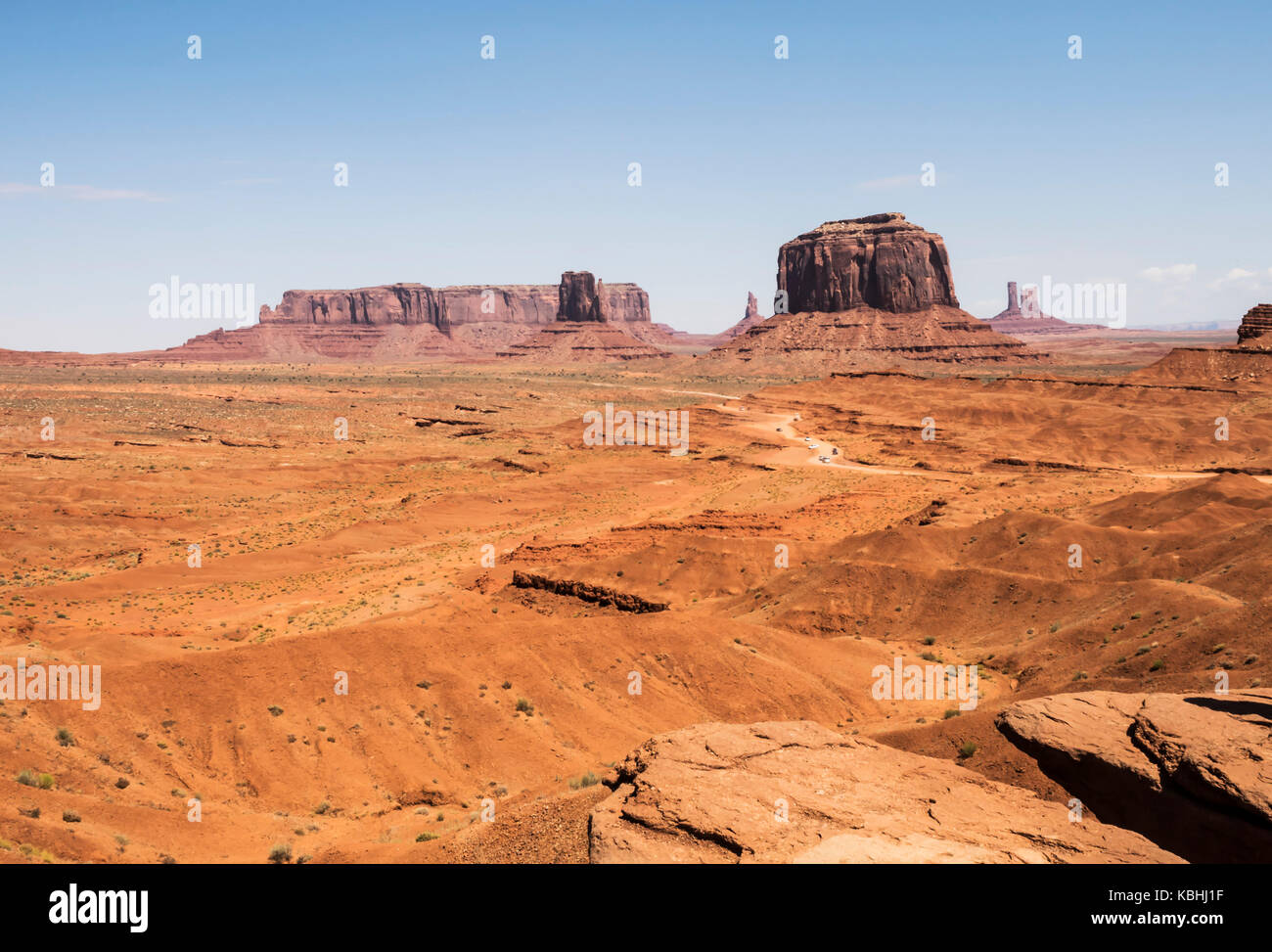 Monument valley arizona bird hi-res stock photography and images - Alamy