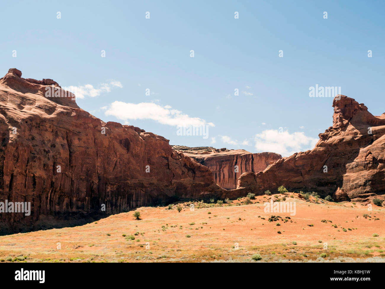 Monument valley arizona bird hi-res stock photography and images - Alamy