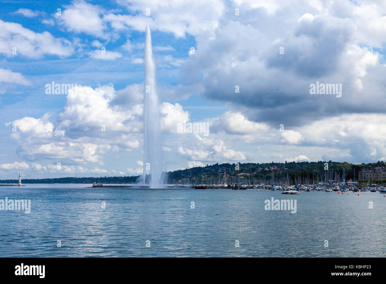 Beautiful lake fountain in city hi-res stock photography and images - Alamy