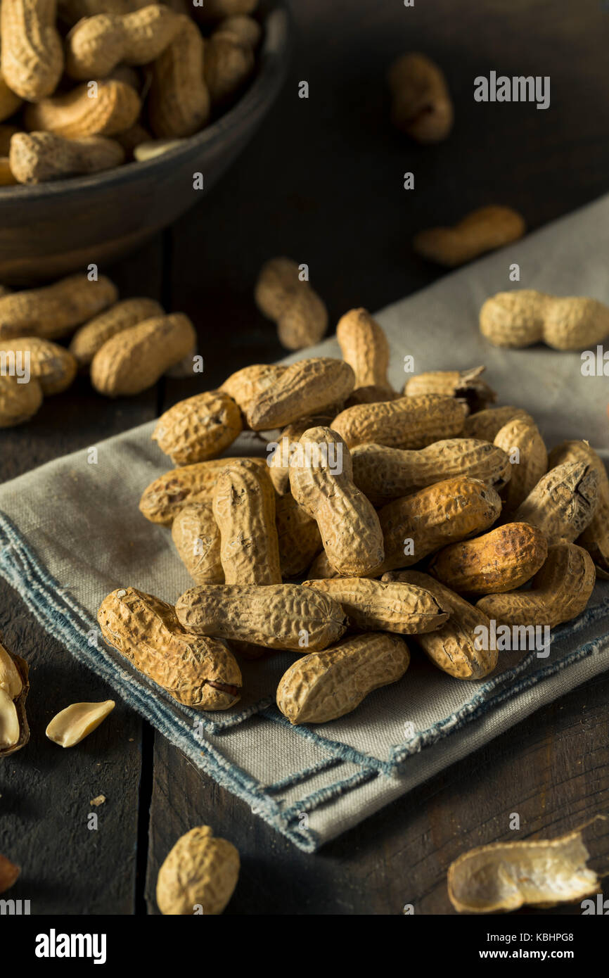 A pile of peanuts hi-res stock photography and images - Alamy