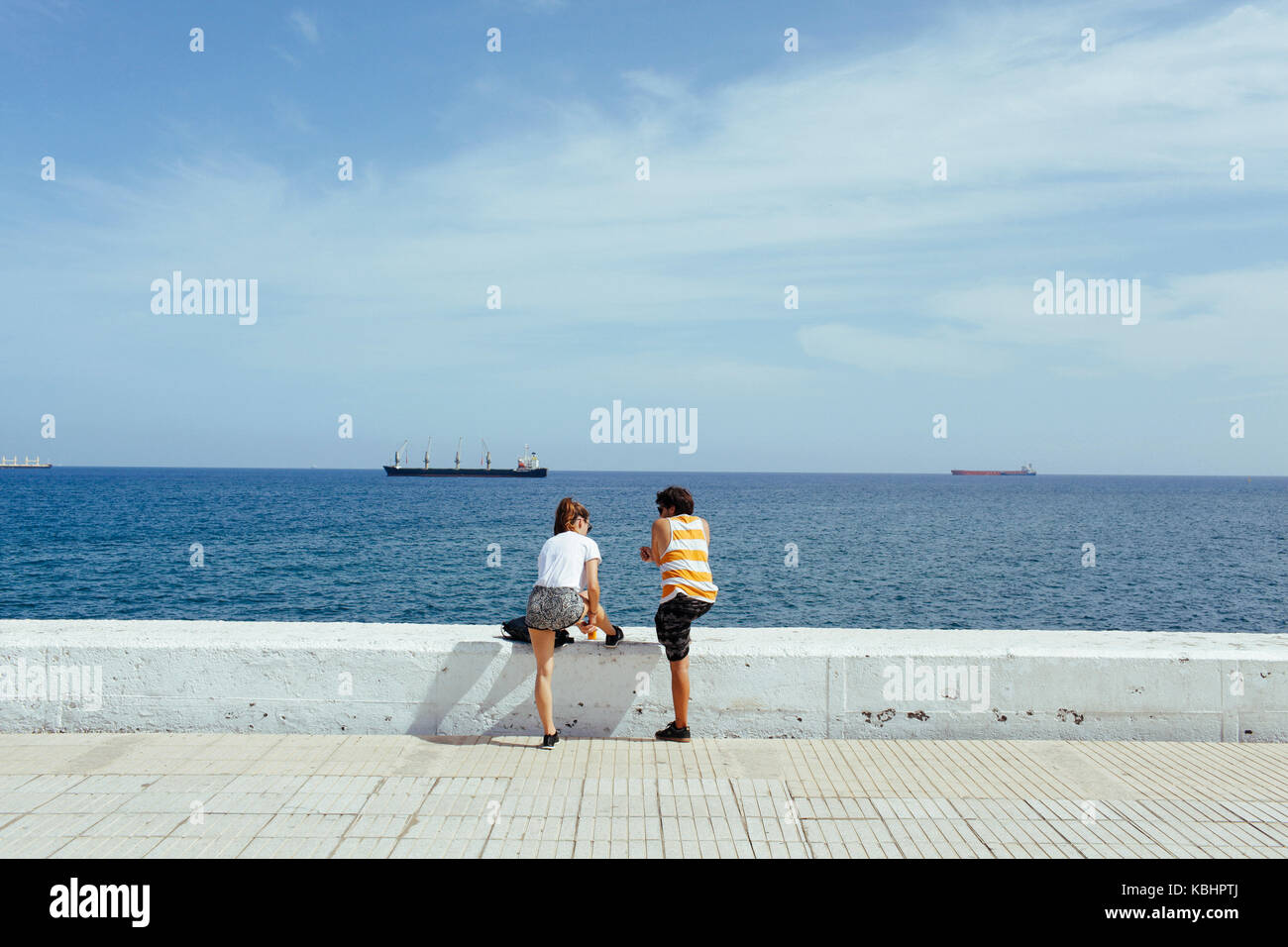 Couple enjoying the ocean Stock Photo - Alamy