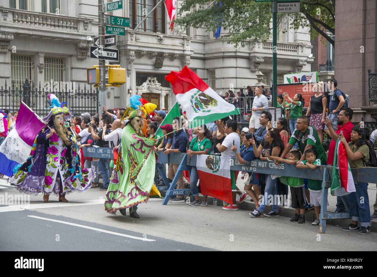 Proud mexican hi-res stock photography and images - Alamy