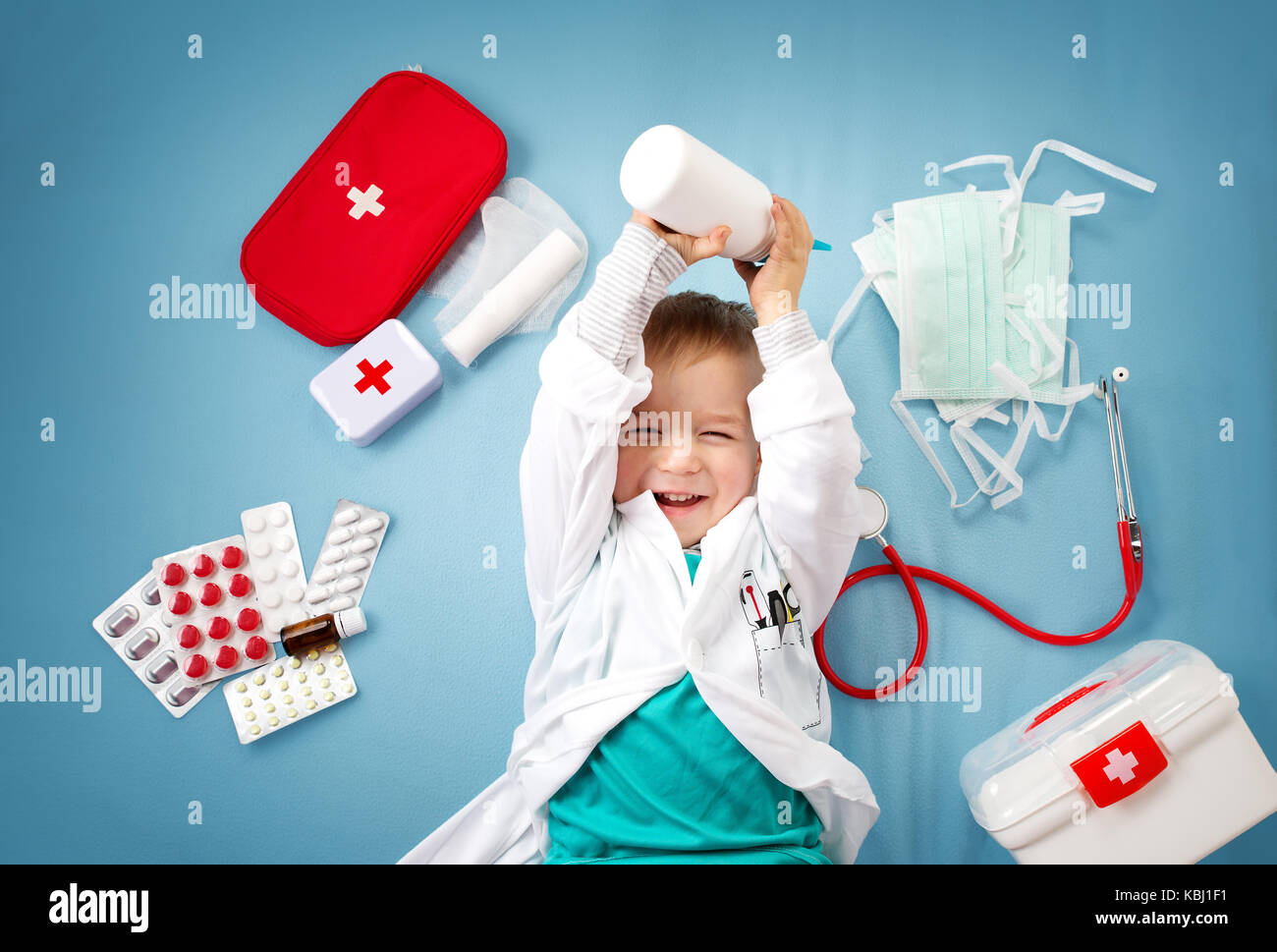 First aid kid hi-res stock photography and images - Alamy
