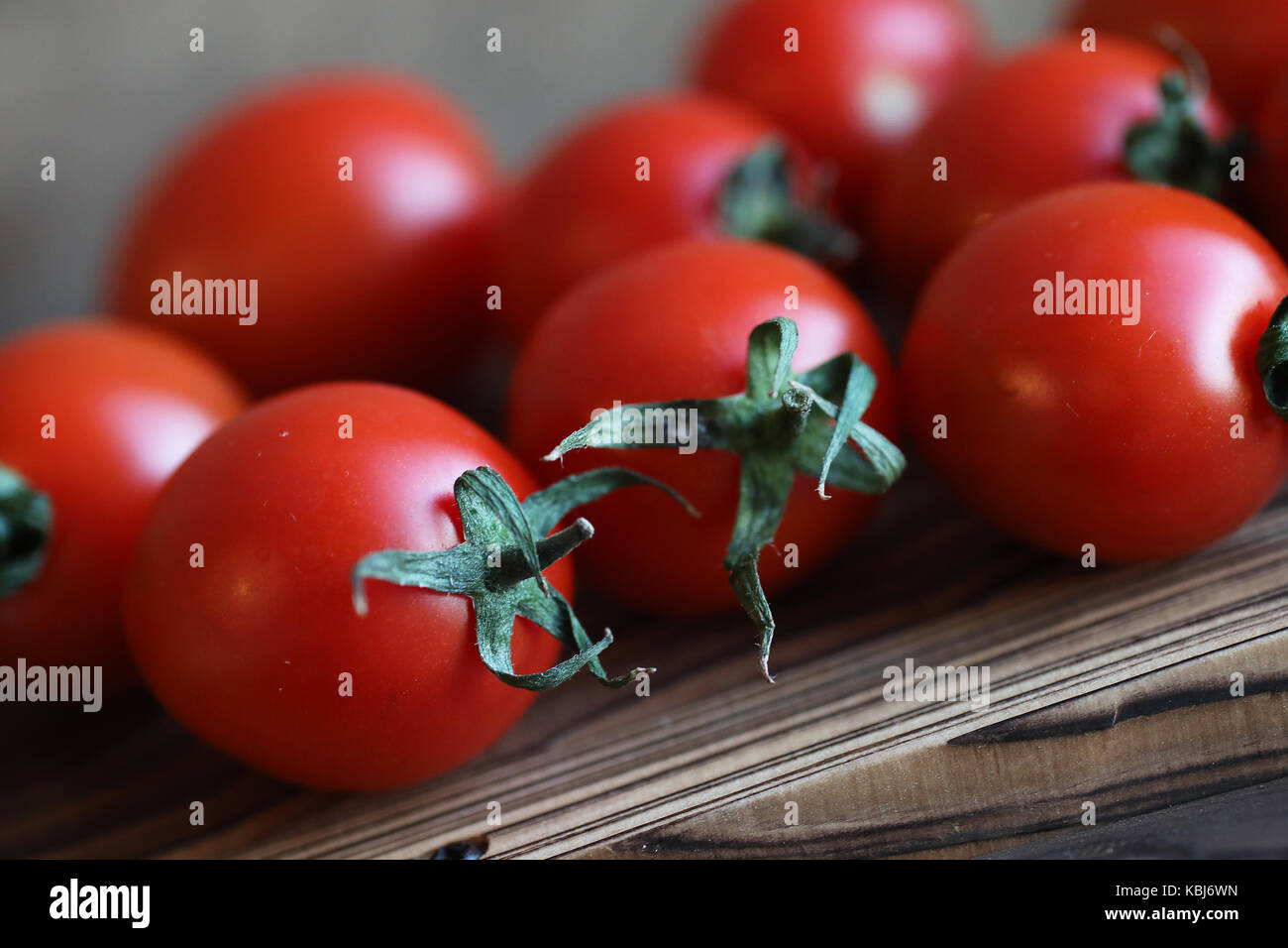 Fresh bright and juicy tomatoes on the kitchen Stock Photo - Alamy