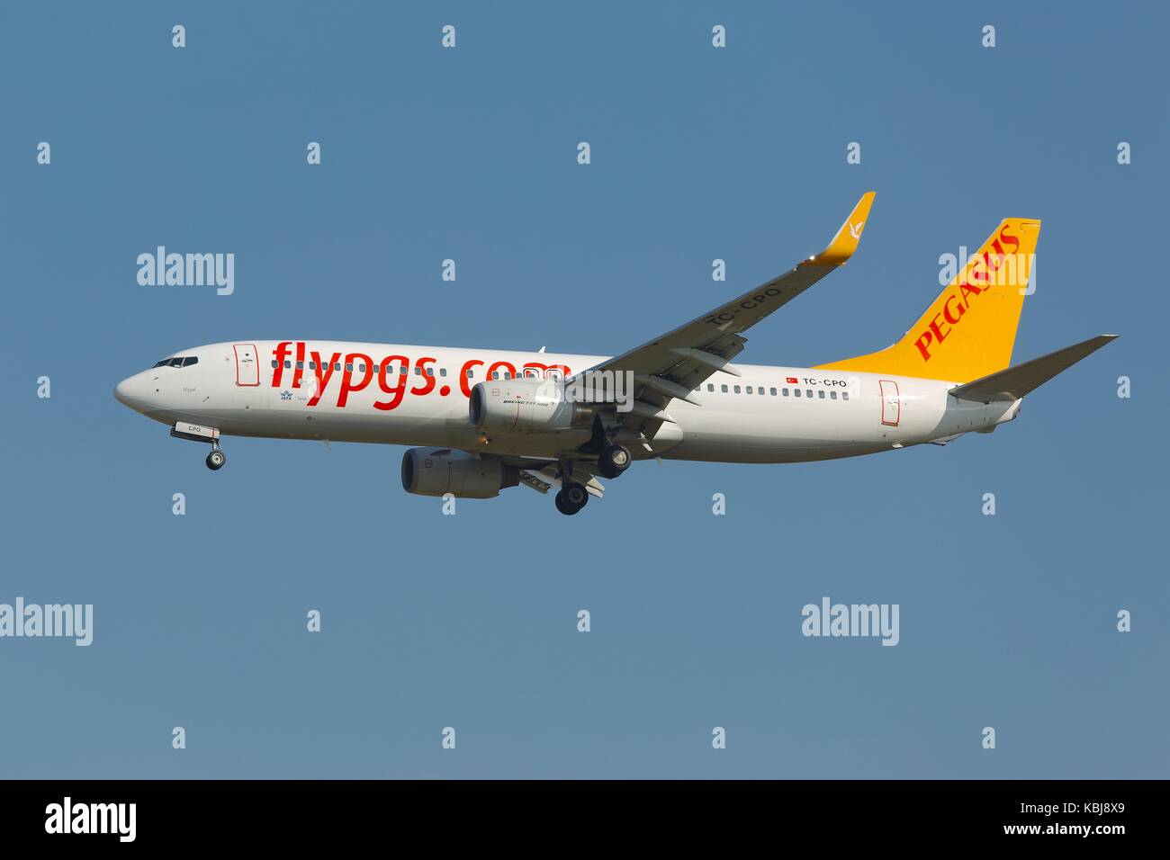 Plane On Final Approach Stock Photo - Alamy