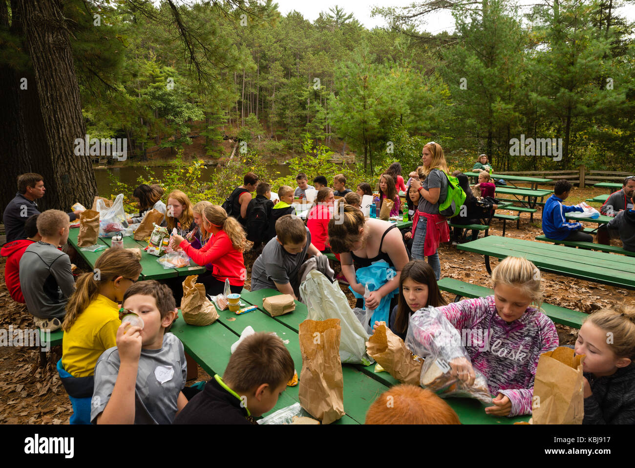 School children lunch outdoor table hi-res stock photography and images ...