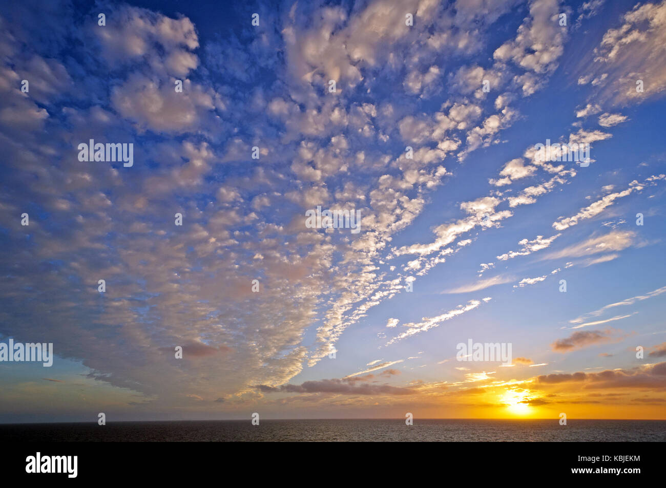 Stratus clouds hi-res stock photography and images - Alamy