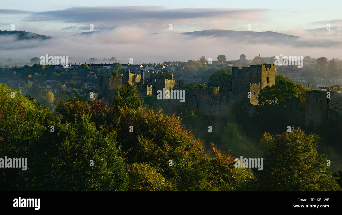Medieval castle mist hi-res stock photography and images - Alamy