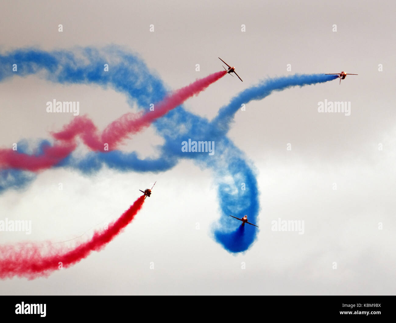 Red arrows plane pattern hi-res stock photography and images - Alamy