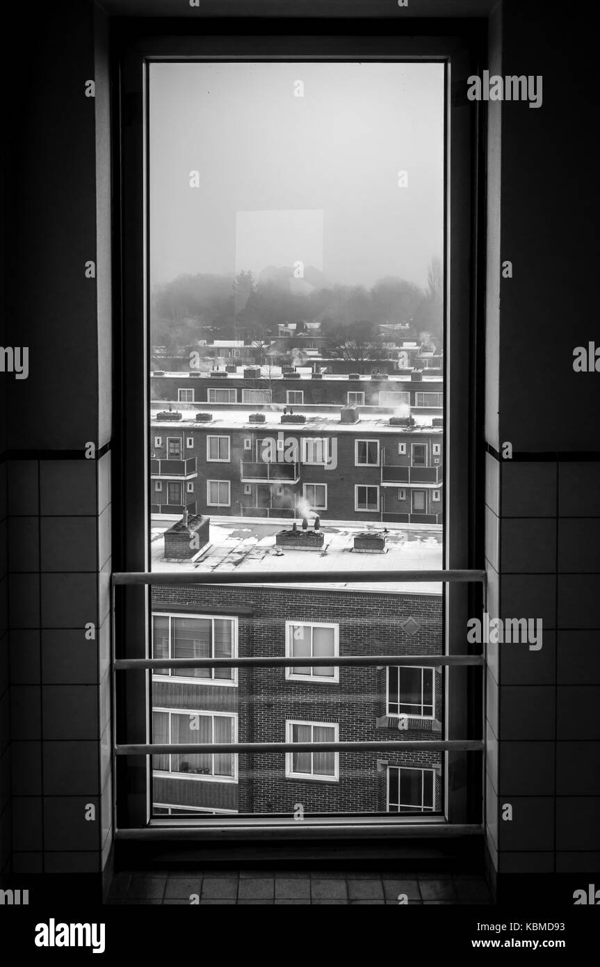 Flat roof house uk Black and White Stock Photos & Images - Alamy