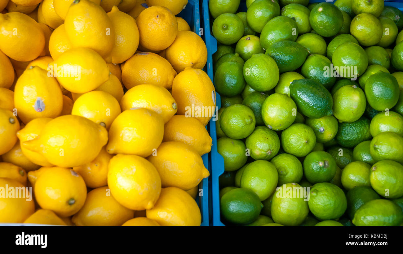 Green and yellow lemons Stock Photo - Alamy