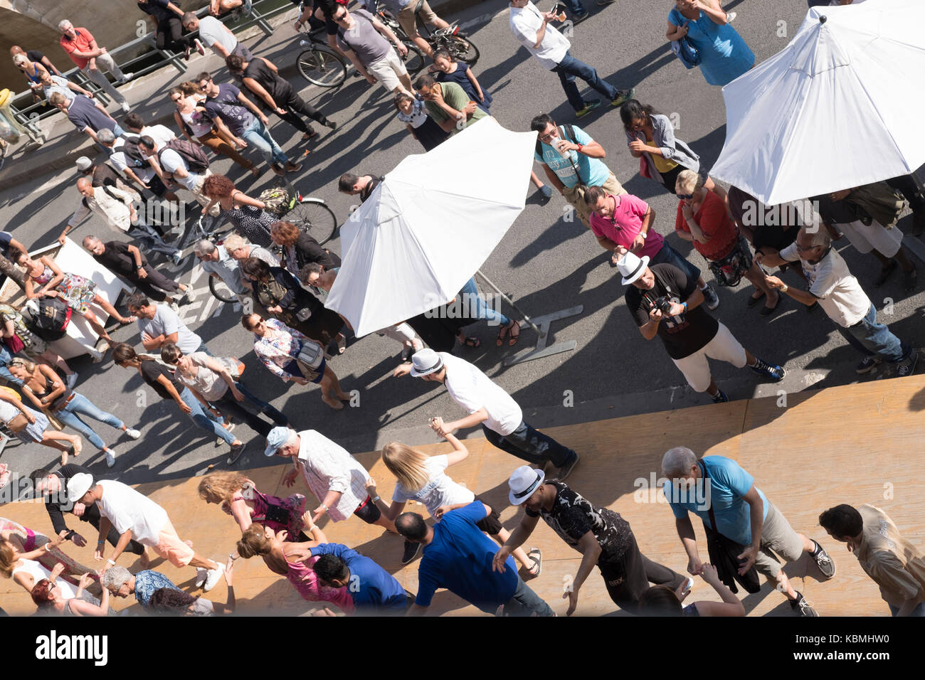Tourists dancing hi-res stock photography and images - Alamy