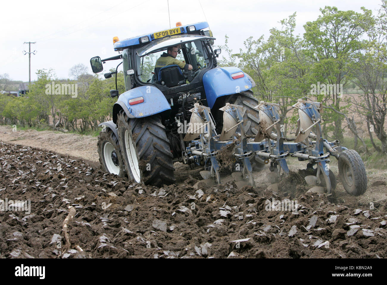 Farmer ploughing field hi-res stock photography and images - Alamy