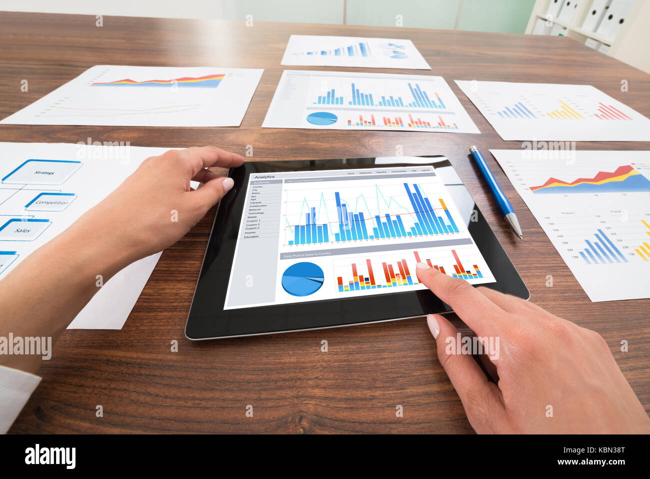 Hand images holding graph paper hi-res stock photography and images - Alamy