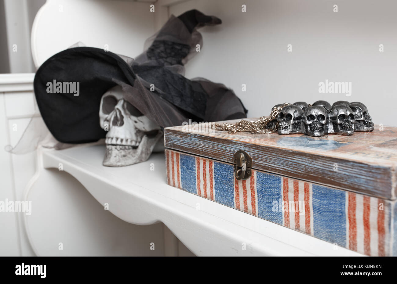 Skeleton in closet hi-res stock photography and images - Alamy