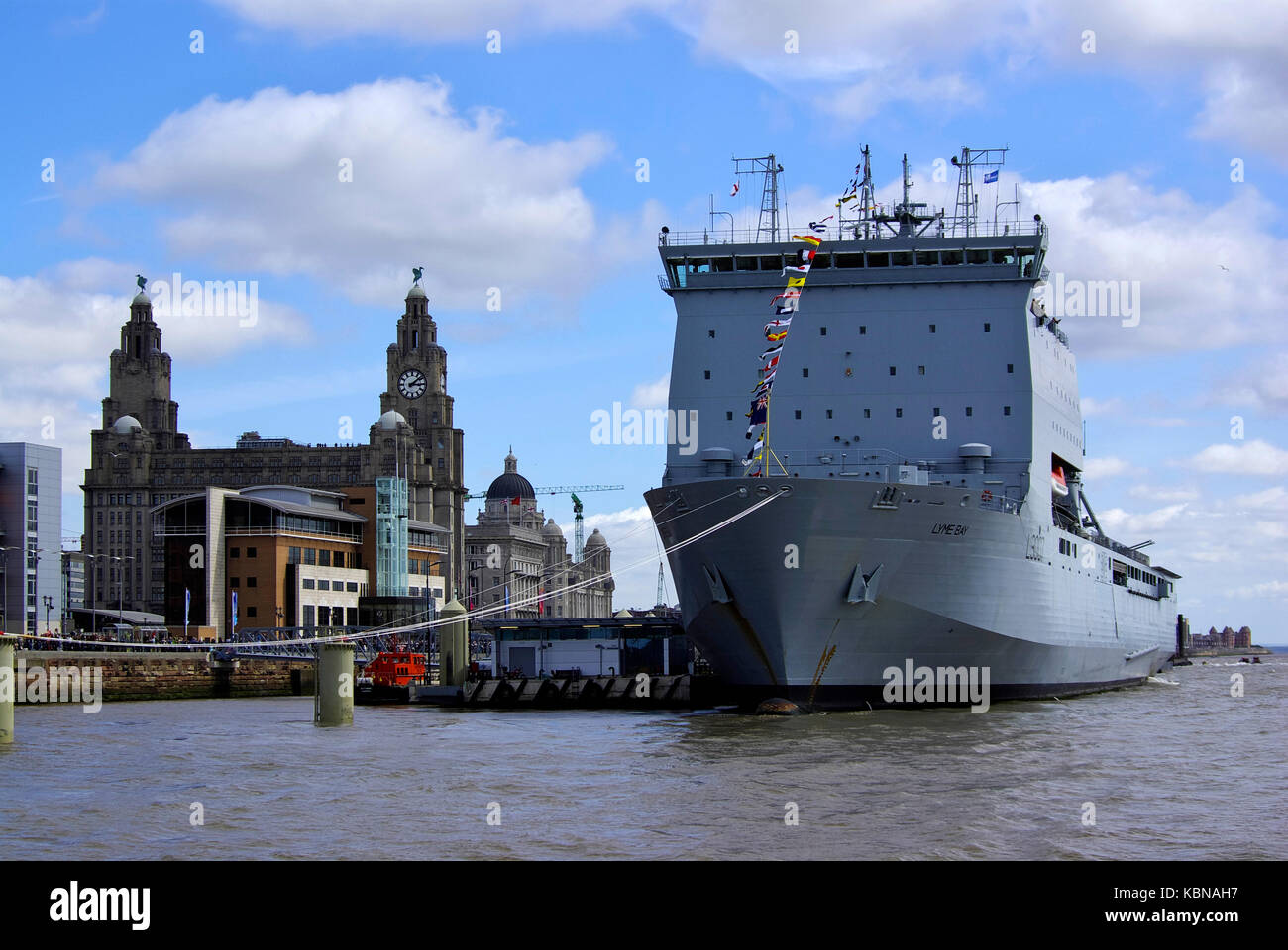 Bay class auxiliary landing ship dock hi-res stock photography and ...