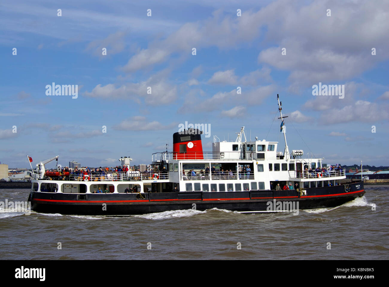 Ferry across the mersey liverpool hi-res stock photography and images ...