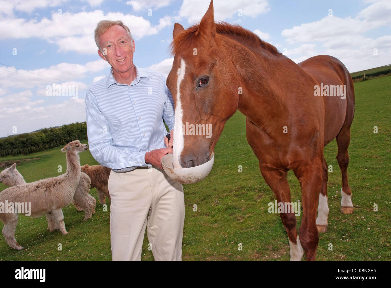 British runner david hemery hi-res stock photography and images - Alamy
