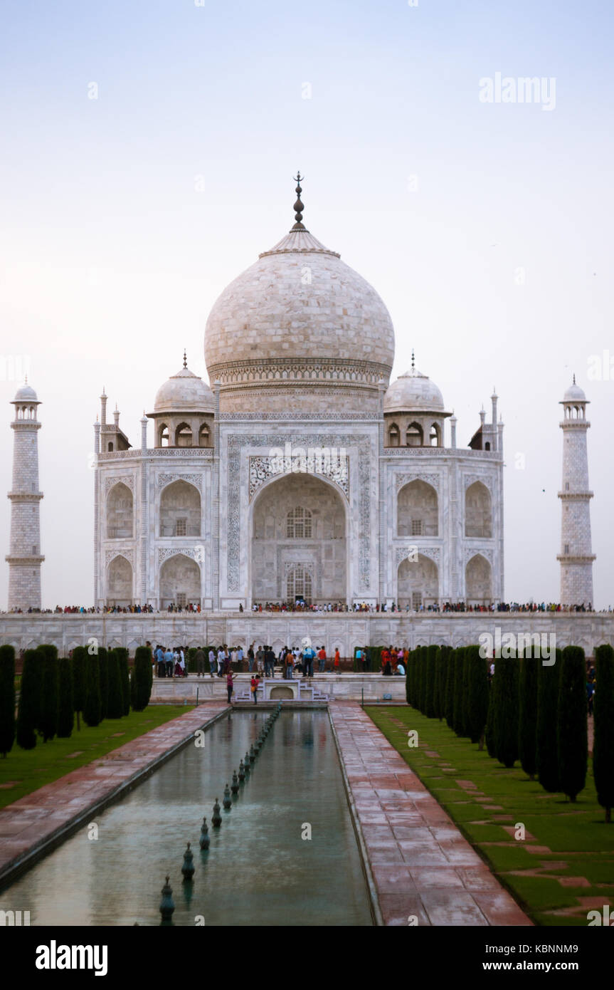 Taj Mahal at Sunset with huge crowd in front of it Stock Photo - Alamy