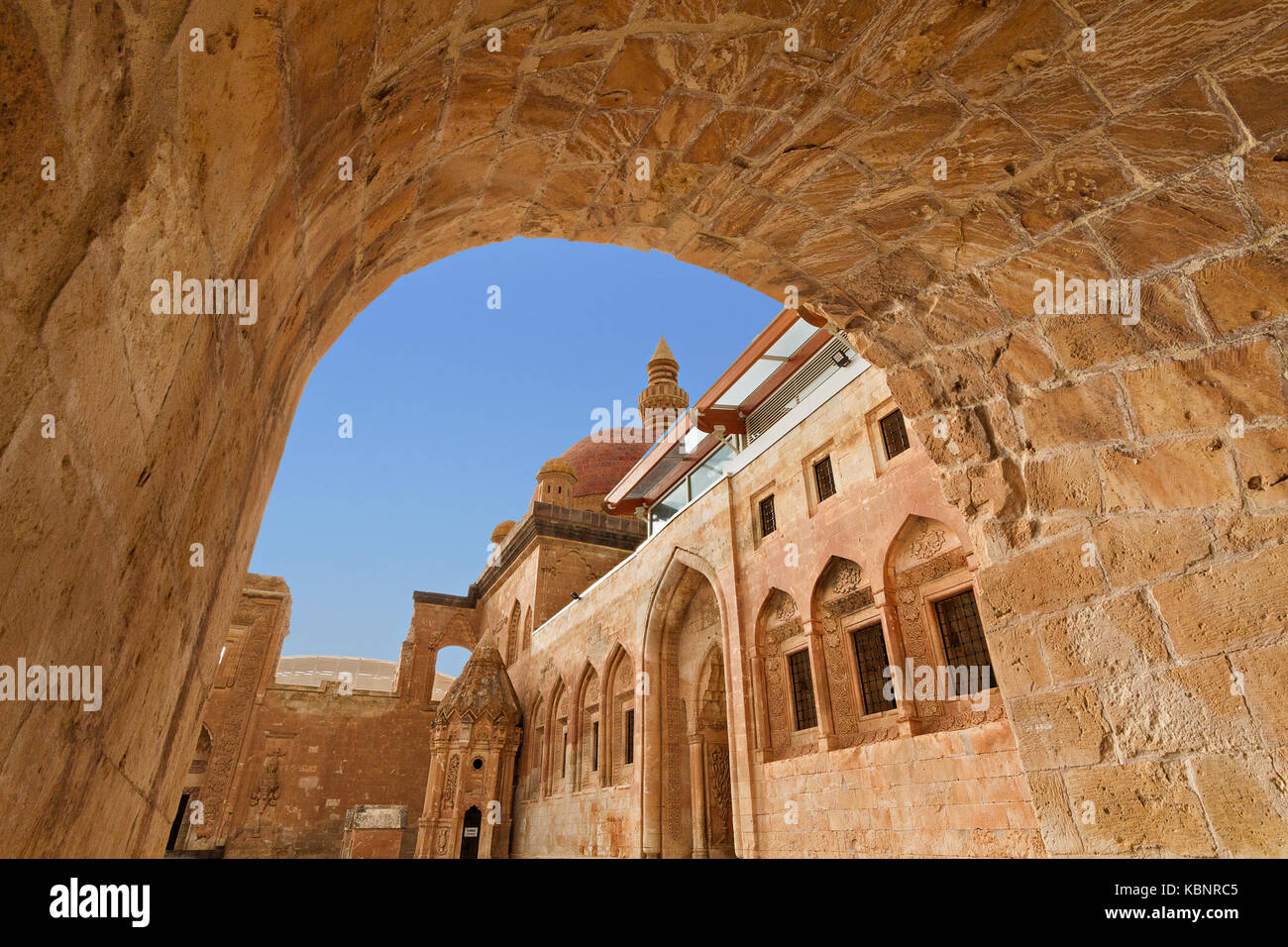 View over the Ishak Pasa Palace through archway, in Dogubeyazit, Turkey ...