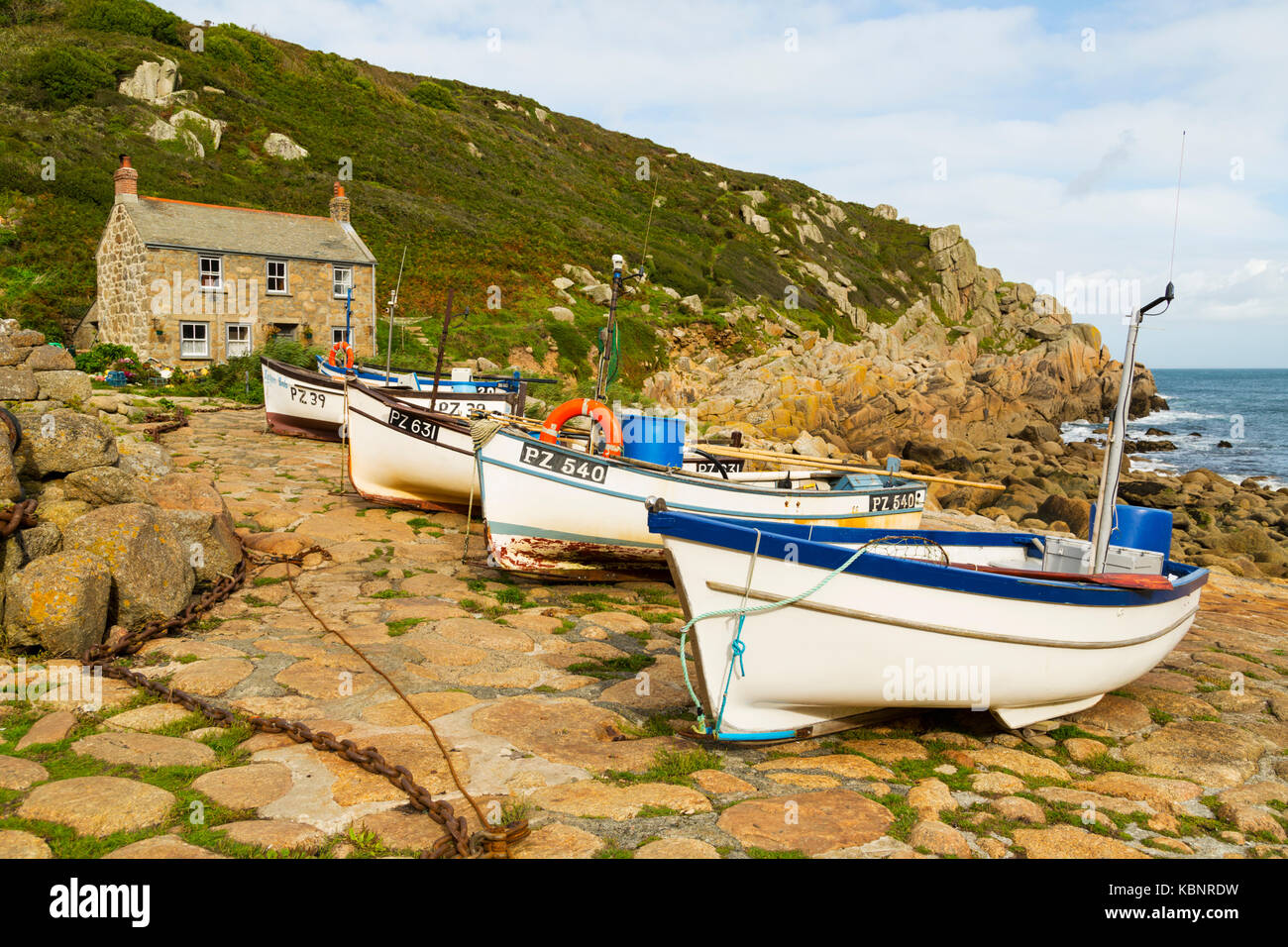 Cove bay penberth hi-res stock photography and images - Alamy