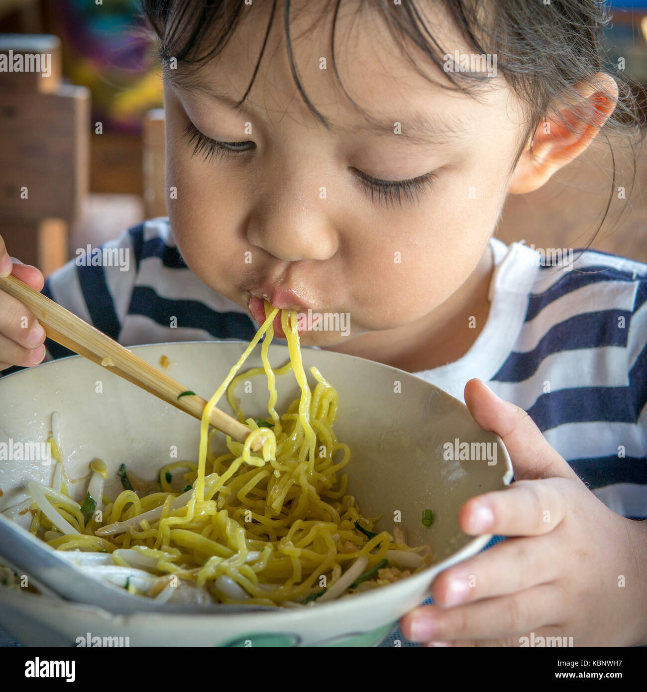 child use chopsticks eat noodle Stock Photo - Alamy