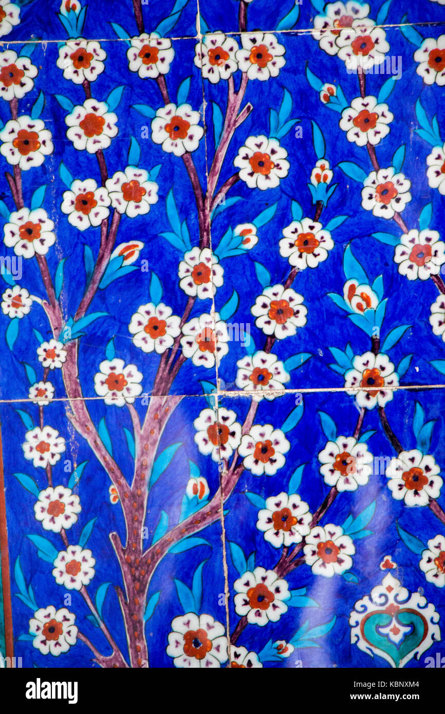 Ottoman time Turkish Tiles with patterns Stock Photo - Alamy