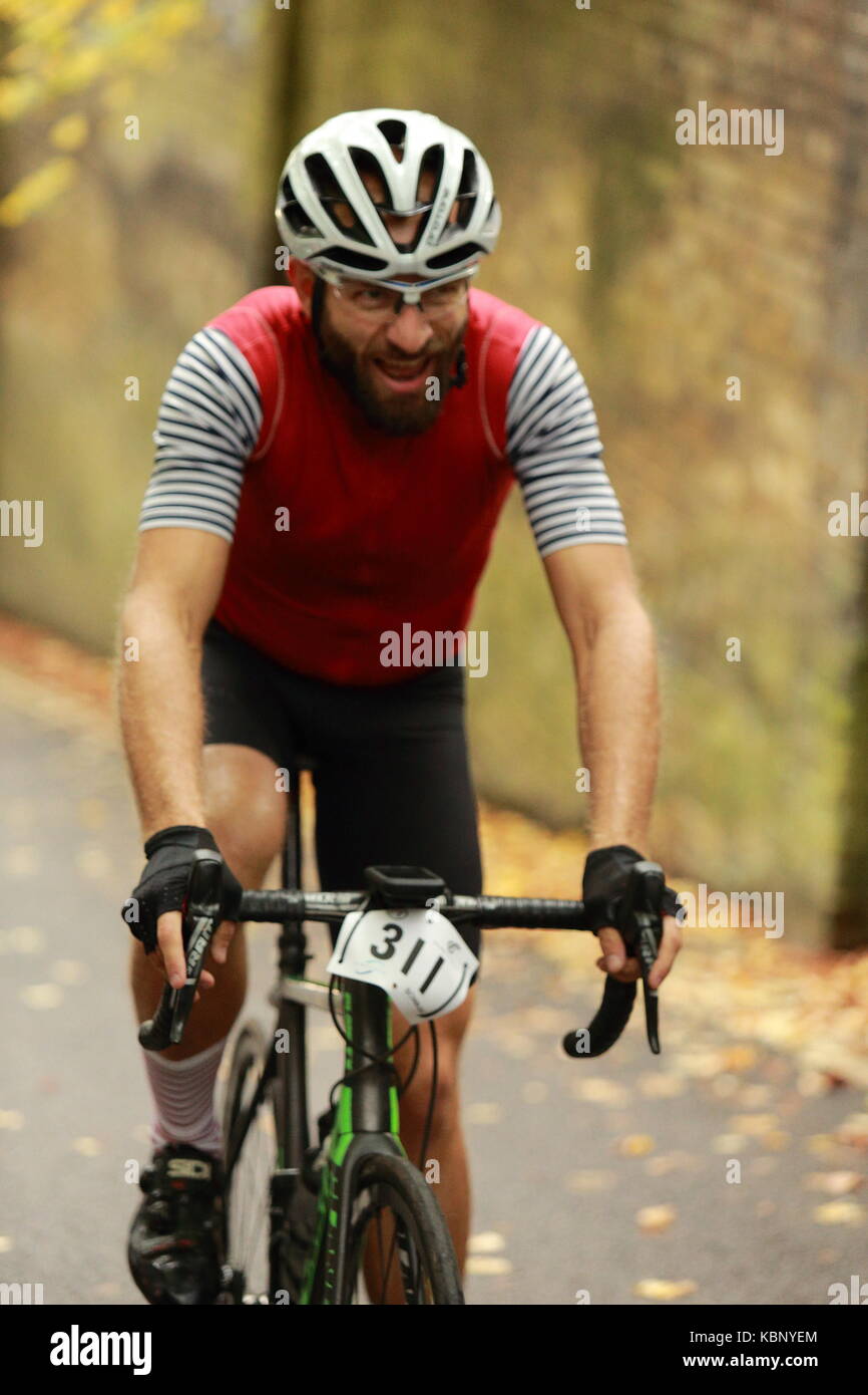 Cyclists Riding up Swains Lane in the Urban Hill Climb of 2017 Stock ...